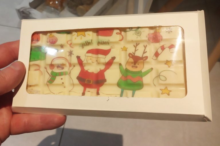 Colourful decoration of chocolate using food printing